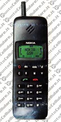 Quindici anni fa il lancio del Nokia 1011, il primo cellulare GSM ...